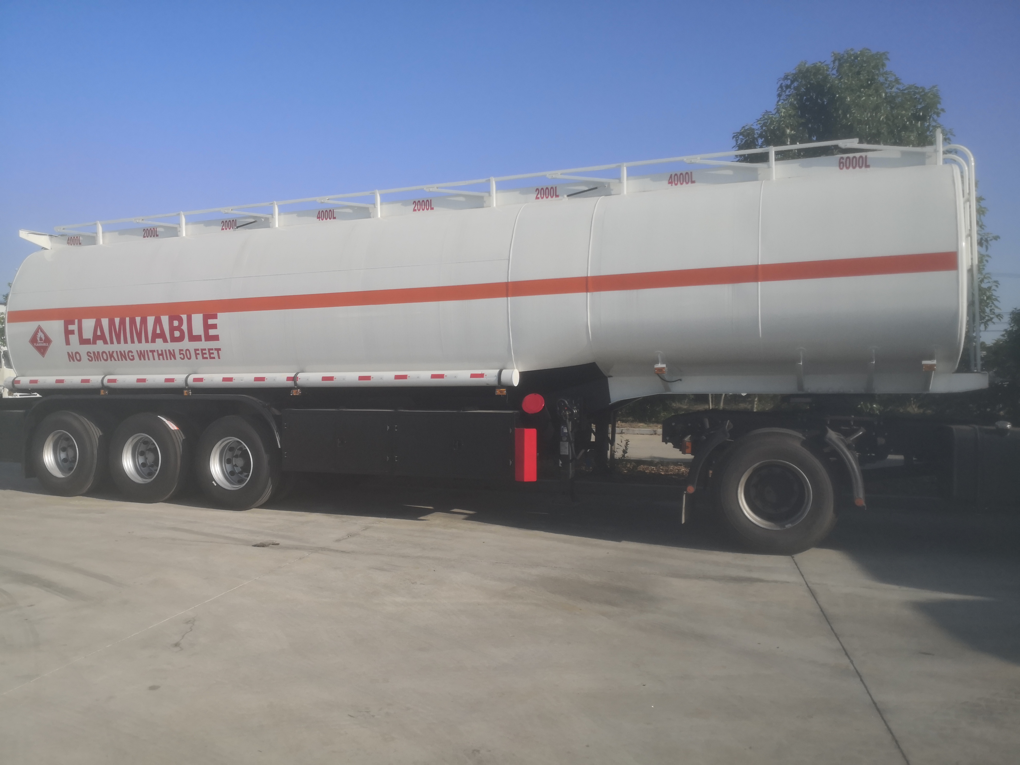 3 axle 8 wave breakers 26000Liters fuel tank semi trailer oil truck ...